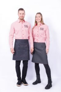 Poco bedrijfskleding heeft trendy en moderne horecakleding op maat